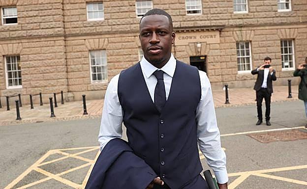 El futbolista francés Benjamin Mendy, absuelto los cargos de seis violaciones y de una agresión ...